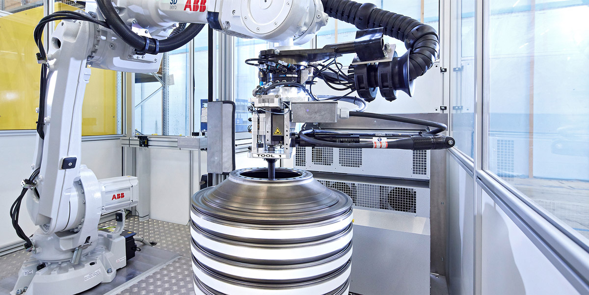 How robots help screw together compressor rotors | MTU AEROREPORT